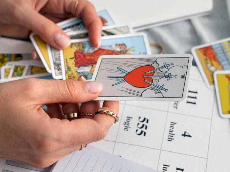 El Futuro en tu Mano. Tarotistas, Videntes y Médiums profesionales